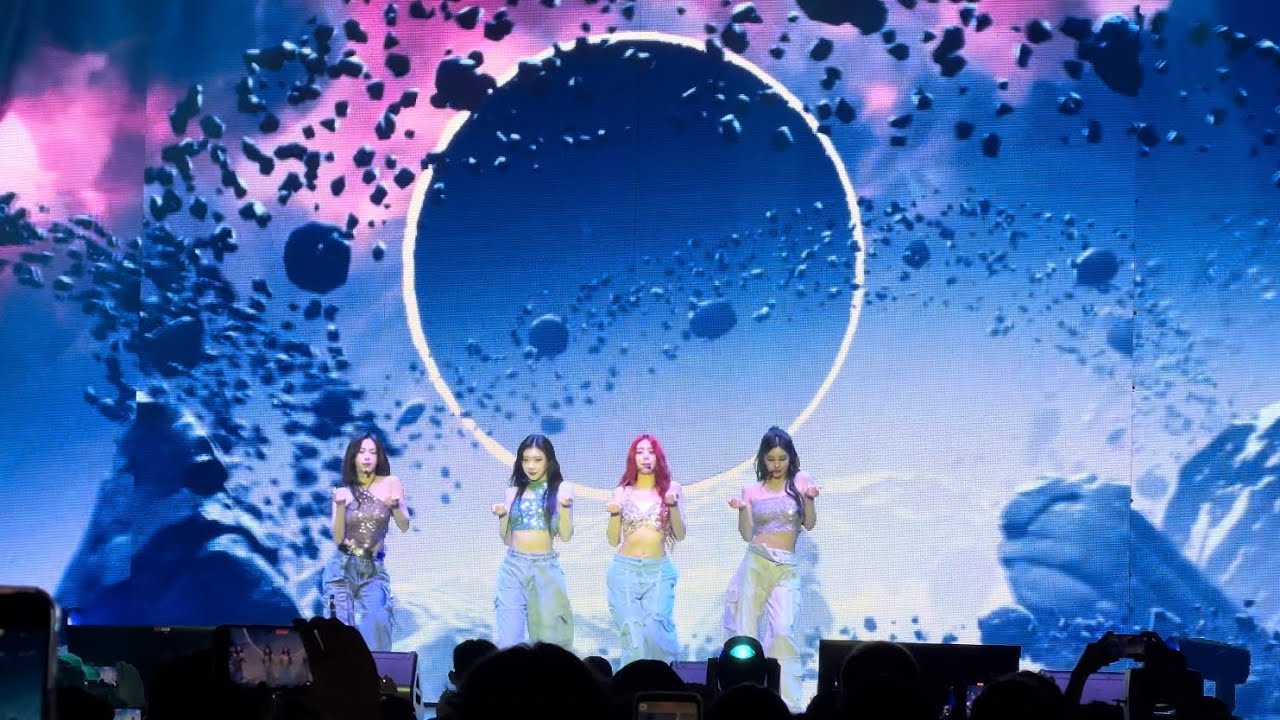 ITZY - Untouchable (LIVE - Seattle 6/5/2024) - YouTube