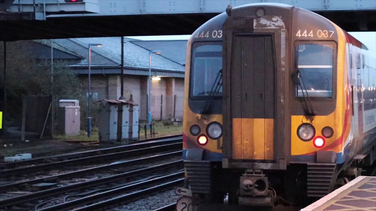 LNER Class 800 Azuma! Trains at Eastleigh SWML - YouTube
