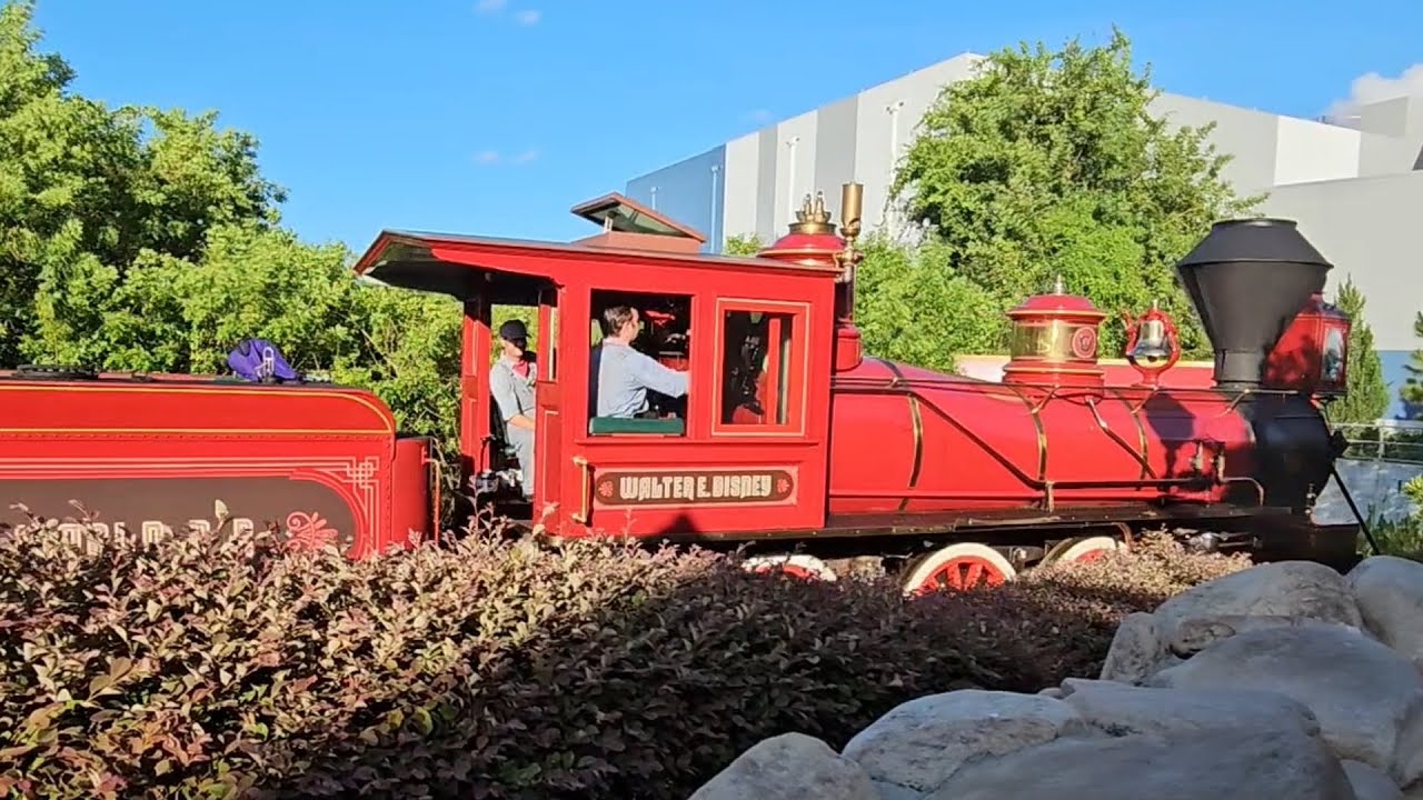 Red Disney World Steam Train Leaves Fantasyland Twords Tomorrowland ...