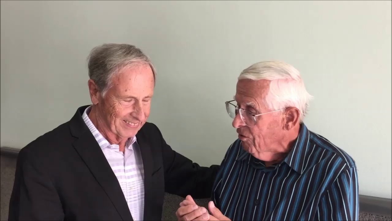 Chuck Pelly Interviews Iconic Disney Designer, Bob Gurr - YouTube