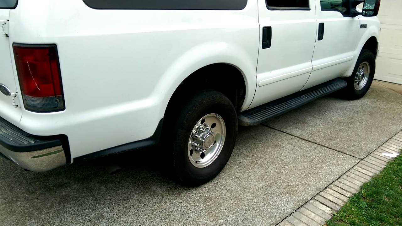 2005 Ford Excursion 6.8L V10 White Smoke on Startup - YouTube