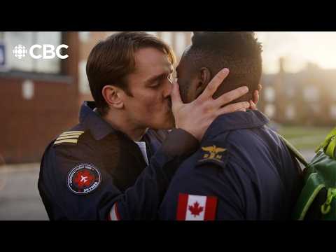 Well that is a STEAMY first kiss! | SkyMed, Season 1