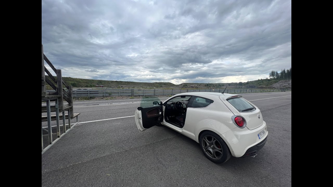 Alfa Romeo MiTo QV at Vantaa Circuit - YouTube