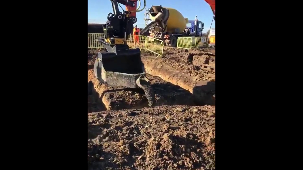 BMC - 14 Ton Excavator Concrete Pouring Bucket - YouTube