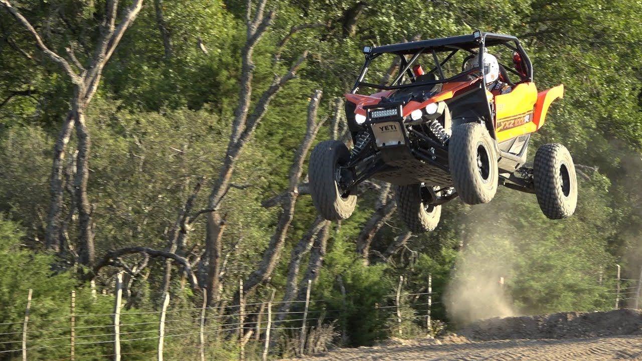 Razor Dobbs jumping Yamaha YXZ 1000R SXS at the BladeLands 2017 - YouTube