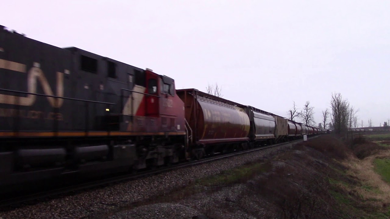 Trains BC 2018: Meet!!! CN 834 (Grain) and CN 355 (Mixed) W/DPU @ Matsqui Jct. Canada 27MAR18 ...