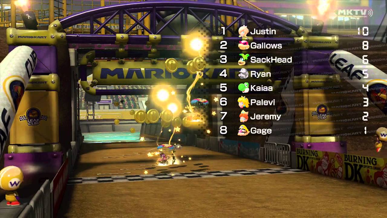 Mario Kart 8 - Slowmo Lightning at the Finish Line! - YouTube