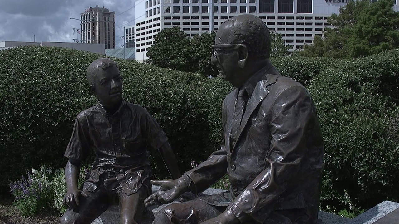 Woldenberg Riverfront Park: TRICENTENNIAL MOMENTS - YouTube