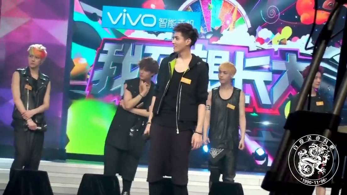 【吴亦凡吧 Krisbar】130604 EXO Happy Camp Recording (1.55 Kris shook Lay's ...