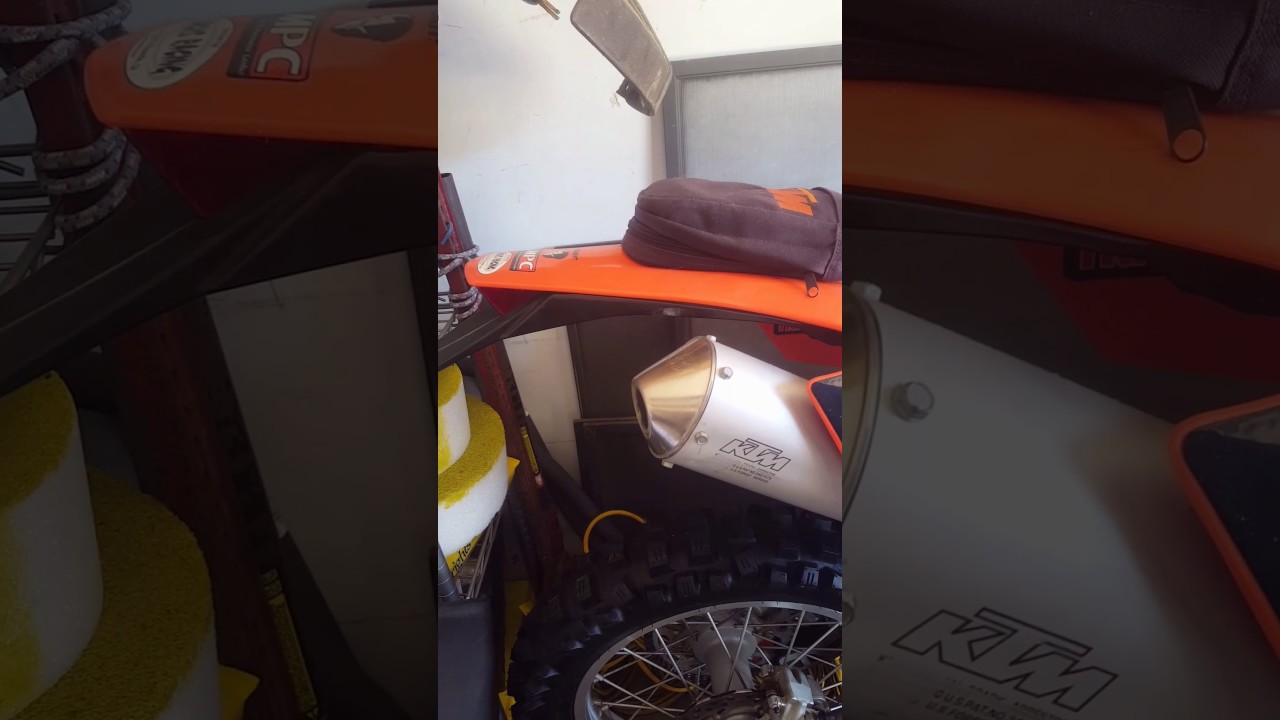 Dirt bike shoots flames - YouTube