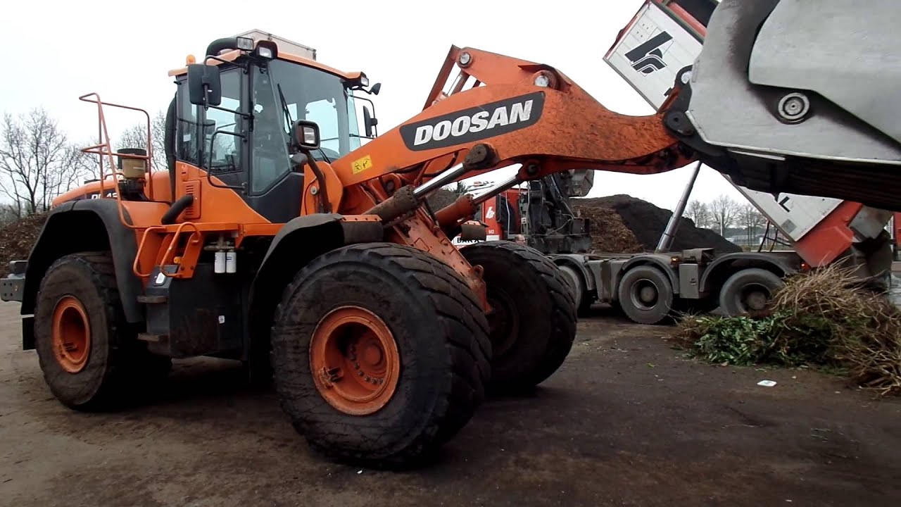 DOOSAN DL 420 SHOVEL IN ACTION PART ONE - YouTube