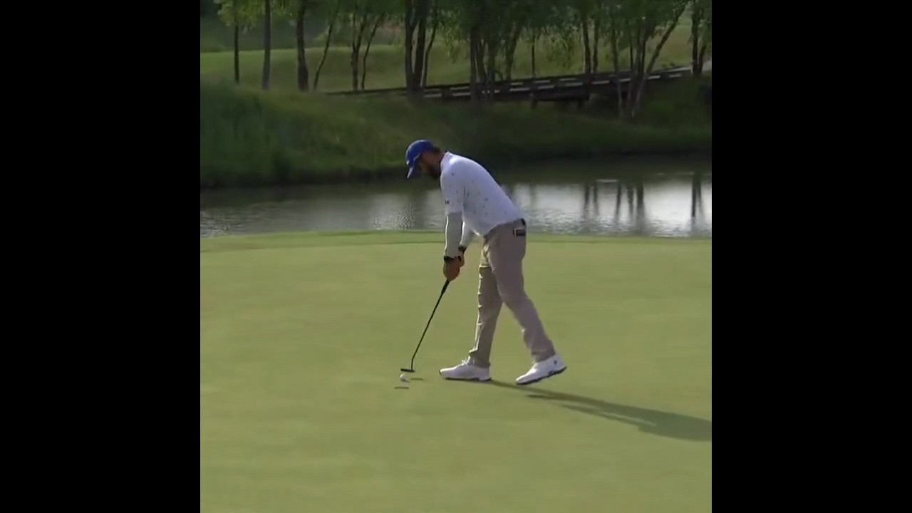 Shortest missed putt in golf history 😬 - YouTube