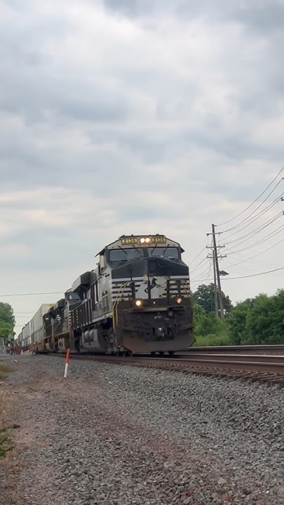 NS 8136 ES44AC leads NS 23G through south Plainfield,NJ with a Nice K5HL! #trains #shorts - YouTube
