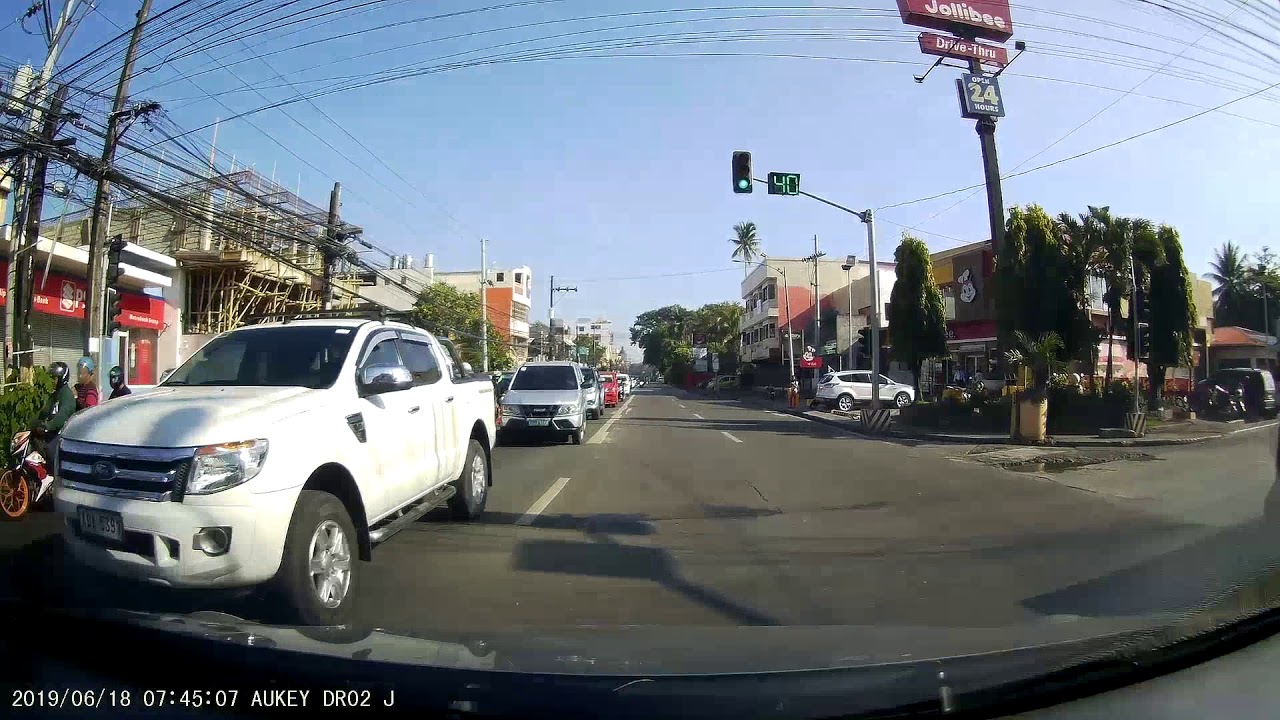 Red jeepney crossed red light - YouTube