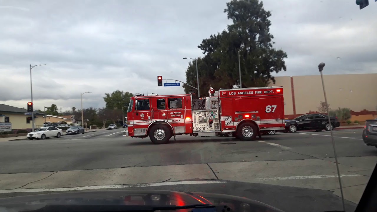 LAFD NEW ENGINE 87 code 3 - YouTube