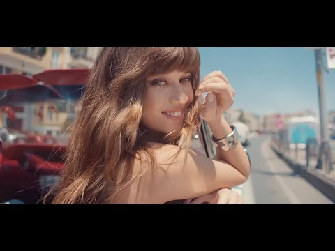 Afra Saraçoğlu's bikini photos