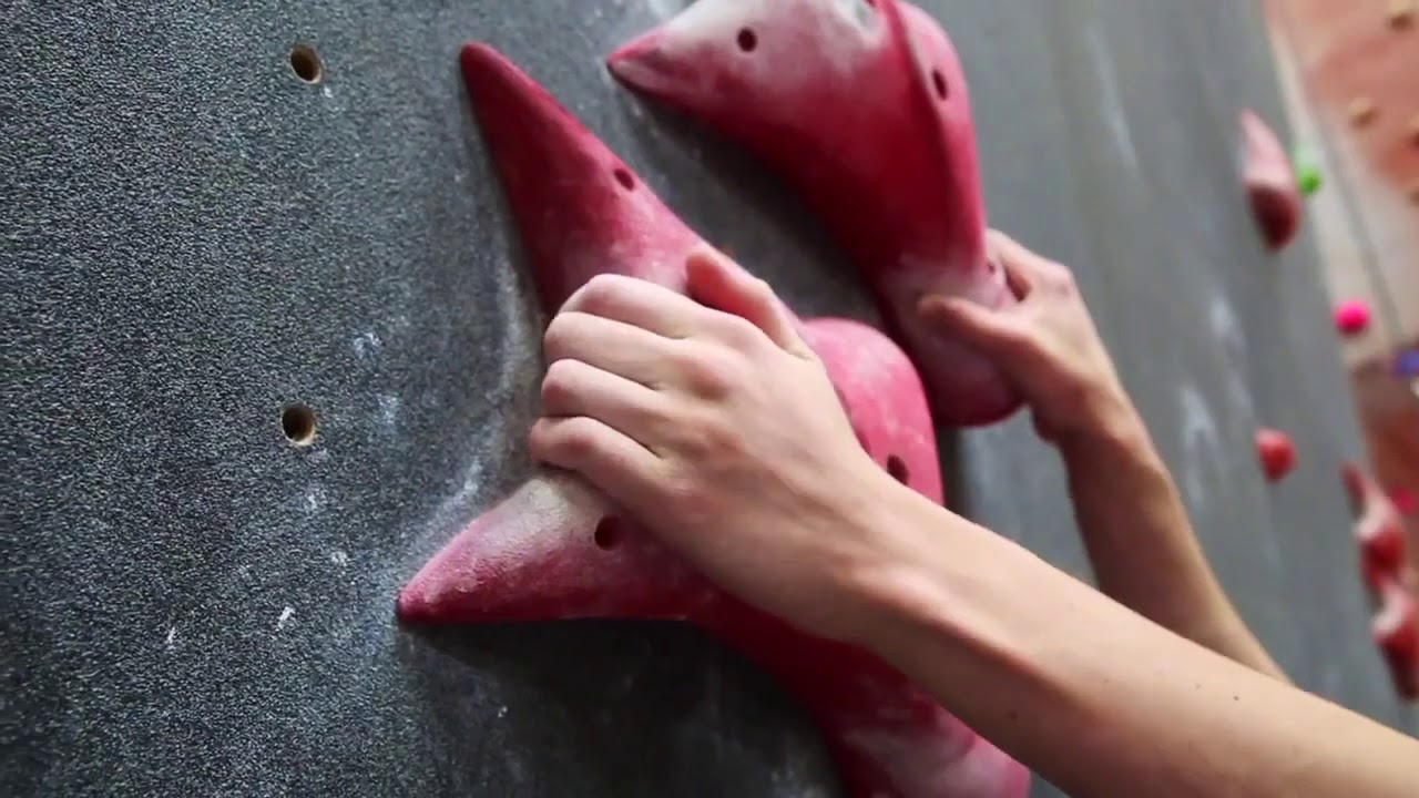 Speed Climbing on a Perfect Descent Auto Belay - YouTube