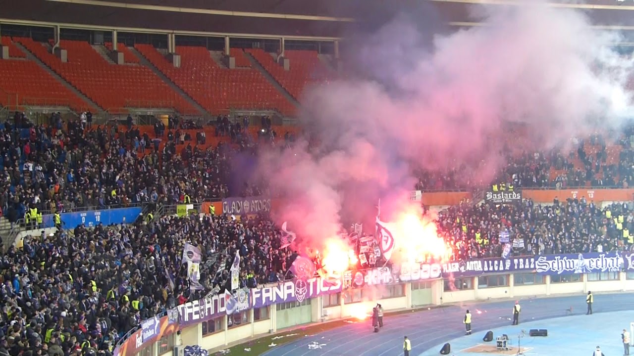 FK Austria Wien - AEK Athen (0:0), 07.12.17, Pyroshow - YouTube