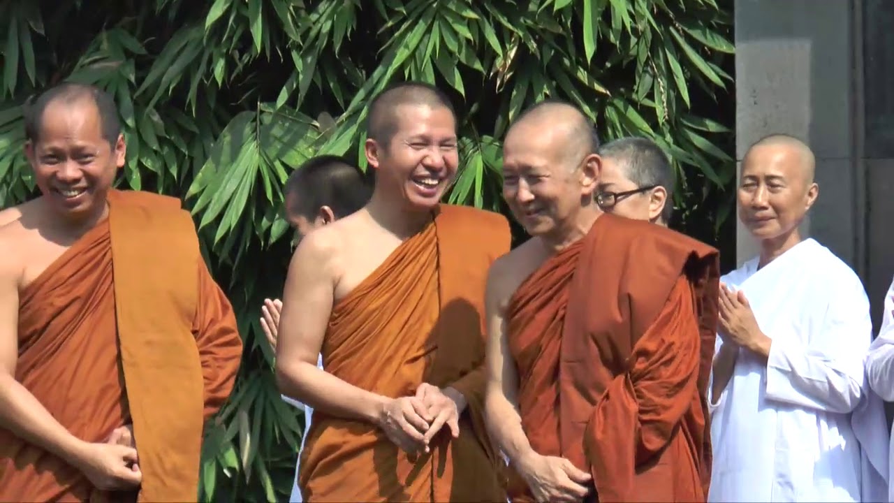 Tipitaka Pali Chanting 2016 - YouTube