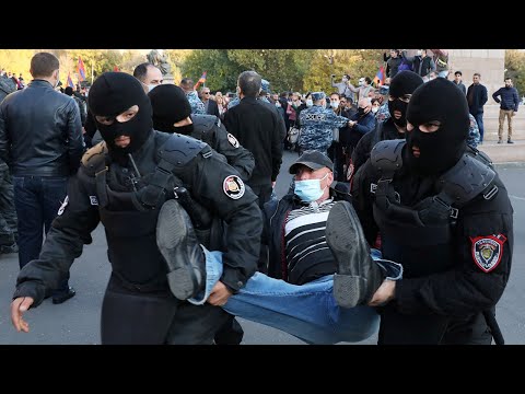 Ermənistanda etirazlar davam edir. Həbslər var