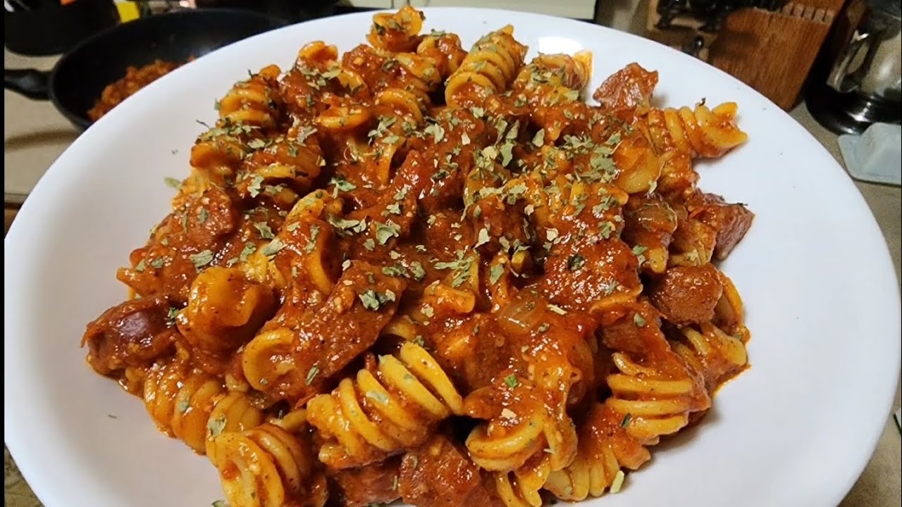 Portuguese Spaghetti with Linguica Sausage - YouTube