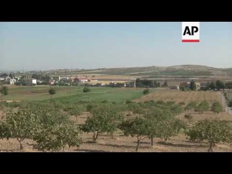 Turkey advances building of wall on Syria border - YouTube