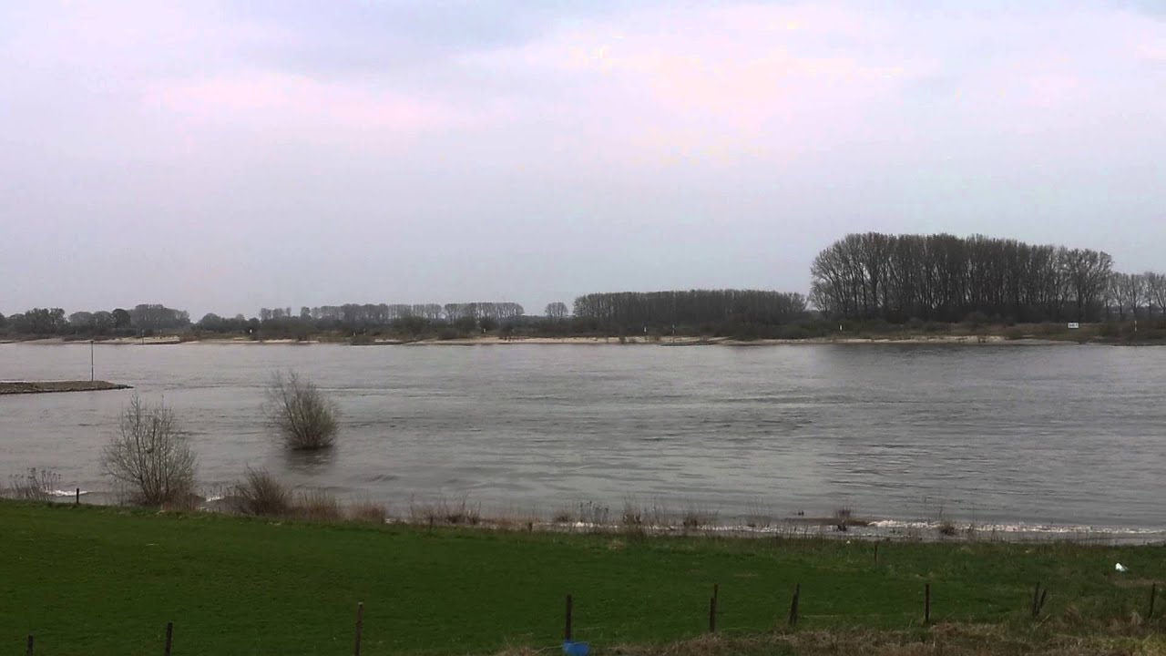 De Rijn bij Lobith - YouTube