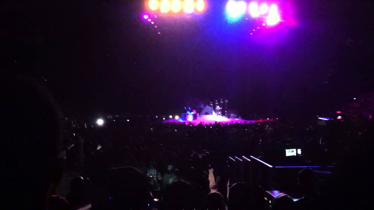 Drake/Future Concert STL - Bugatti + Honest - YouTube