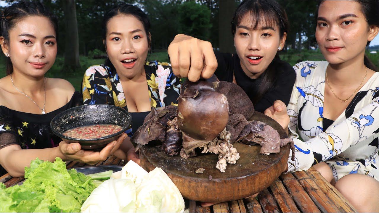 Intestine goat with chili sauce recipe - Cooking and eating - YouTube