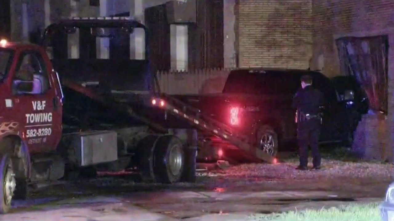 Off-duty Detroit police officer under investigation after car crashes ...