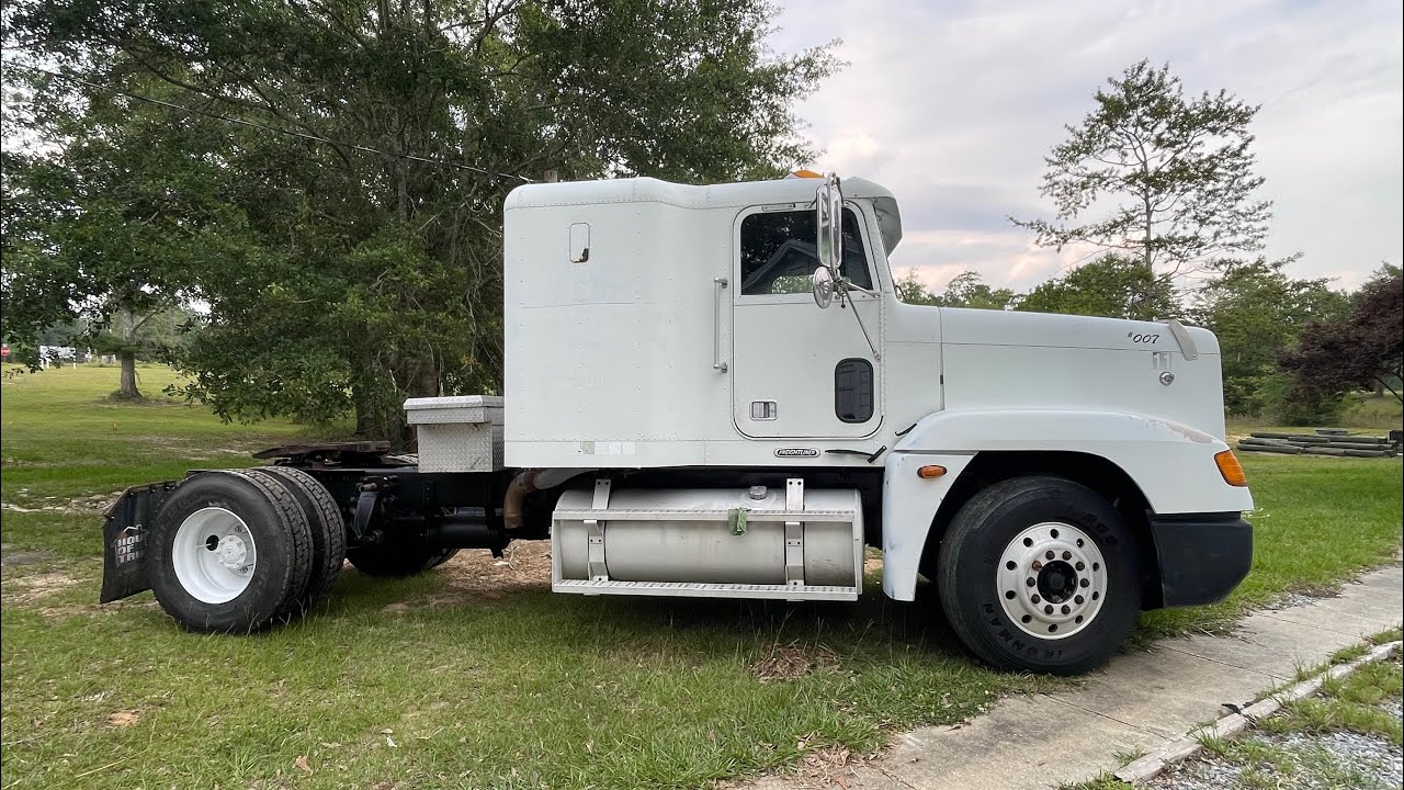 The Freightliner fld-120 gets a little shorter / Single axle / N14 ...