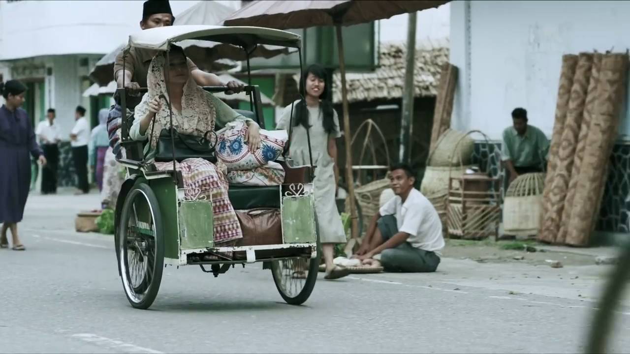 Athirah Official Trailer (2016) - Mira Lesmana, Riri Riza Film - YouTube