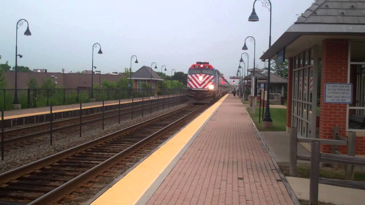Metra EMD F40PH-3kfsb 118 MNCS 113 Buffalo Grove - YouTube