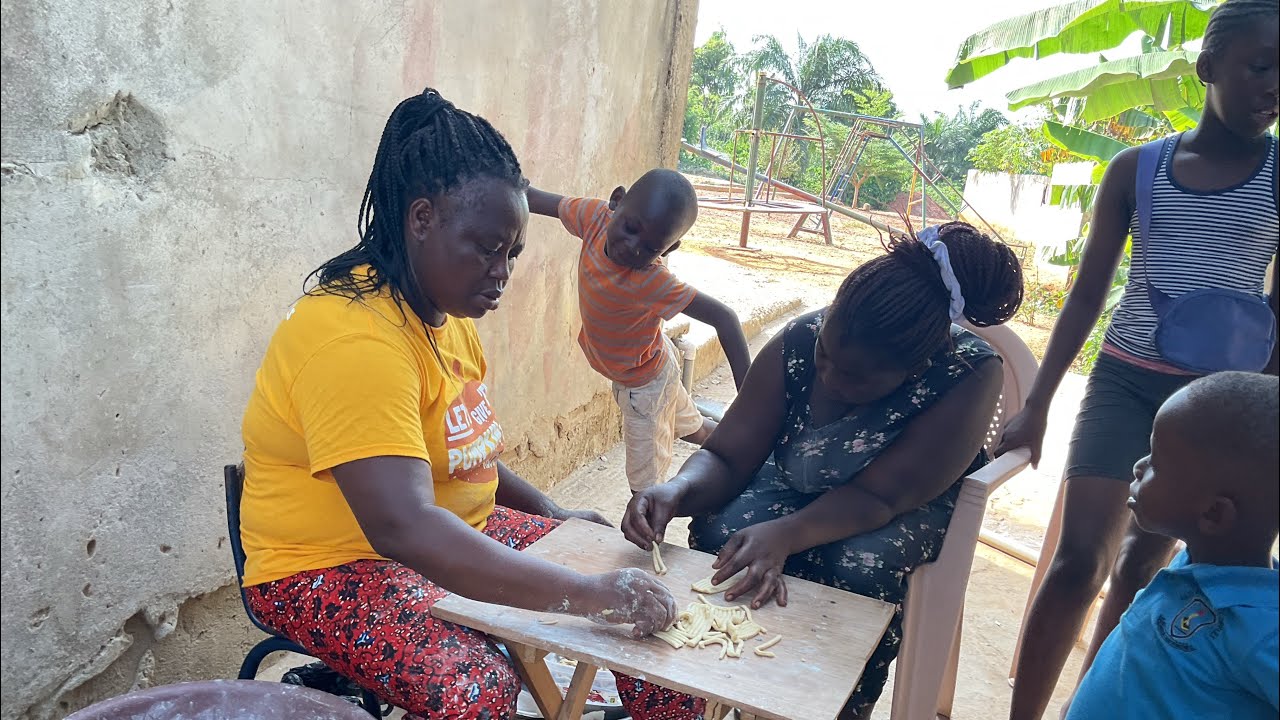 HOW TO MAKE JOLLOF RICE AND CHIPS FOR SCHOOL CHILDREN - YouTube