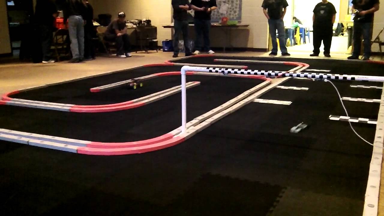 Losi 1/14 Mini 8ight on a mini-z size RCP track - navigating tight ...