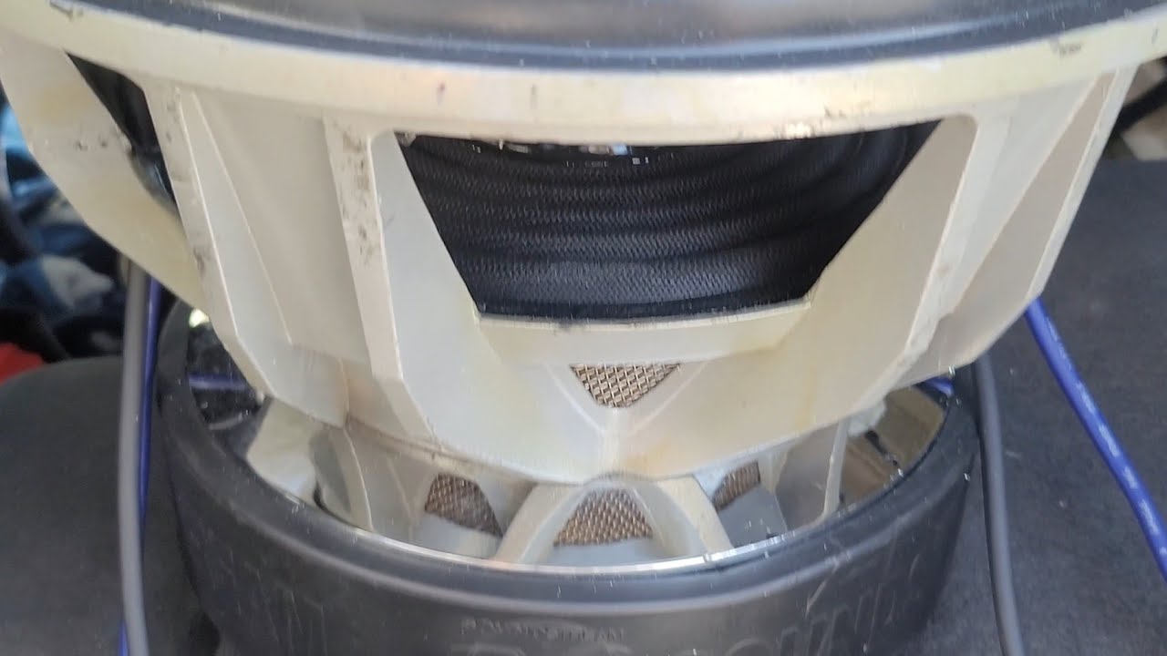 Soundstream XXX 15 Powered By FDZ Audio 3.5k @ .7 Ohm Free Air Test ...