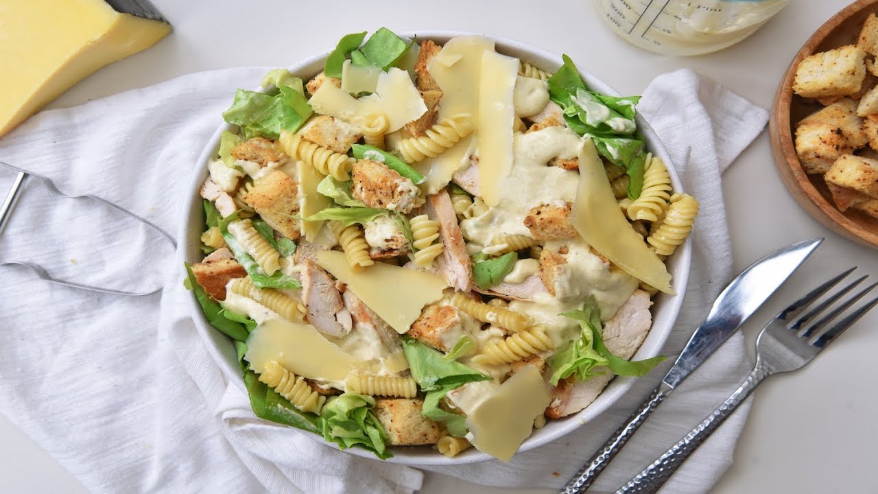 Ensalada Caesar con Pasta y Pollo - YouTube