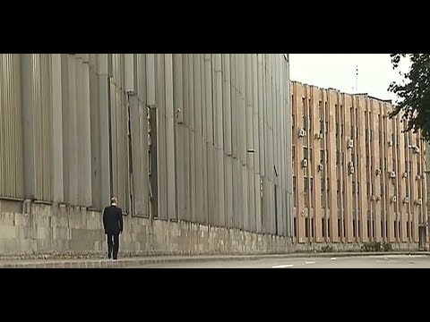 Vladimir Putin Yalnız Yürüyor St. Petersburg Sokaklarında