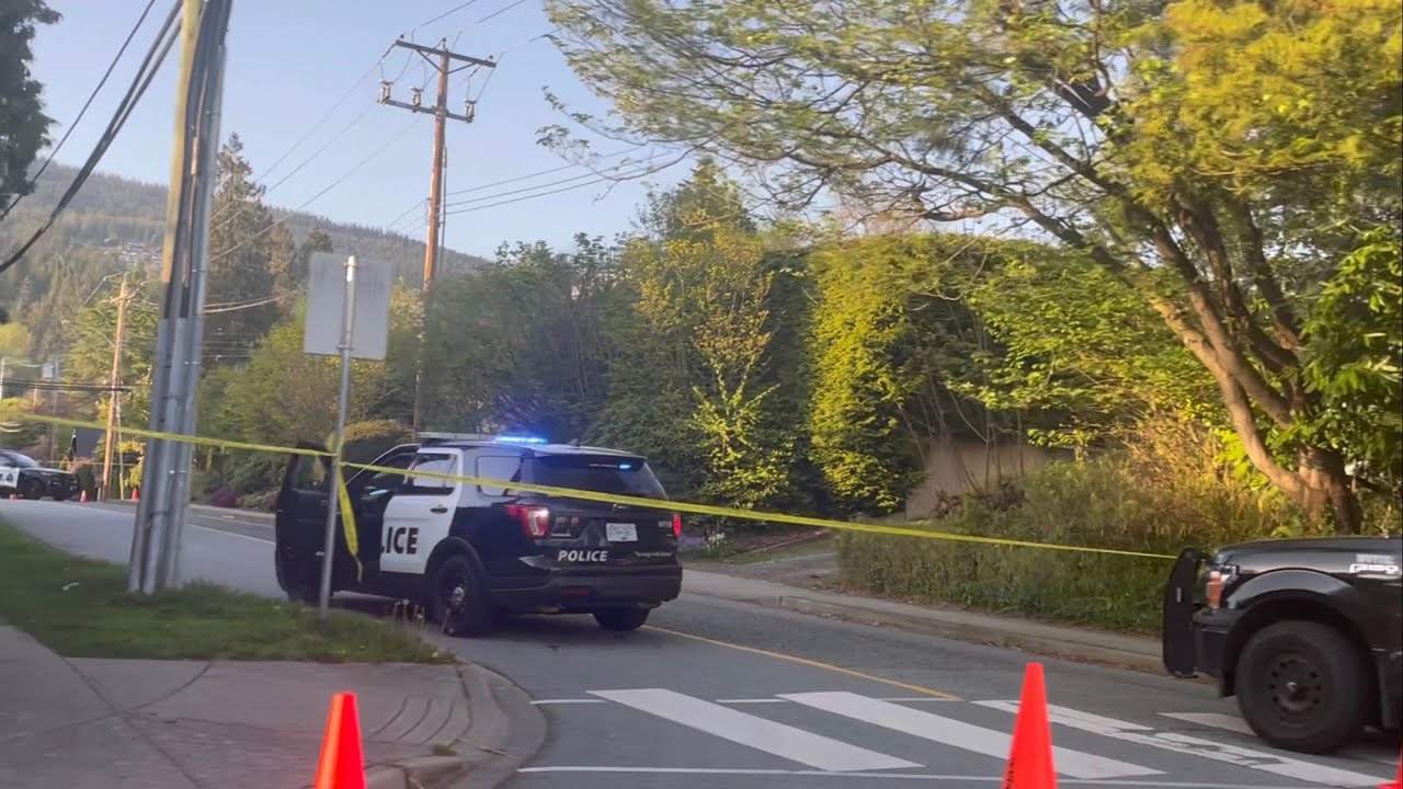 West Vancouver Police on scene 05/03/2023 (possible 10-54d) - YouTube