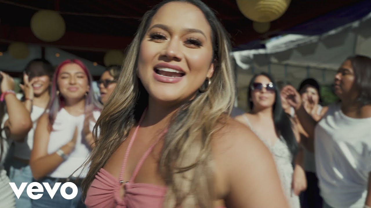 Jessica Ballesteros - Baila Esta Cumbia - YouTube