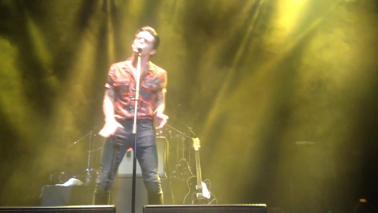 Drake Bell - Rewind ~ Plaza Condesa 2017 - YouTube