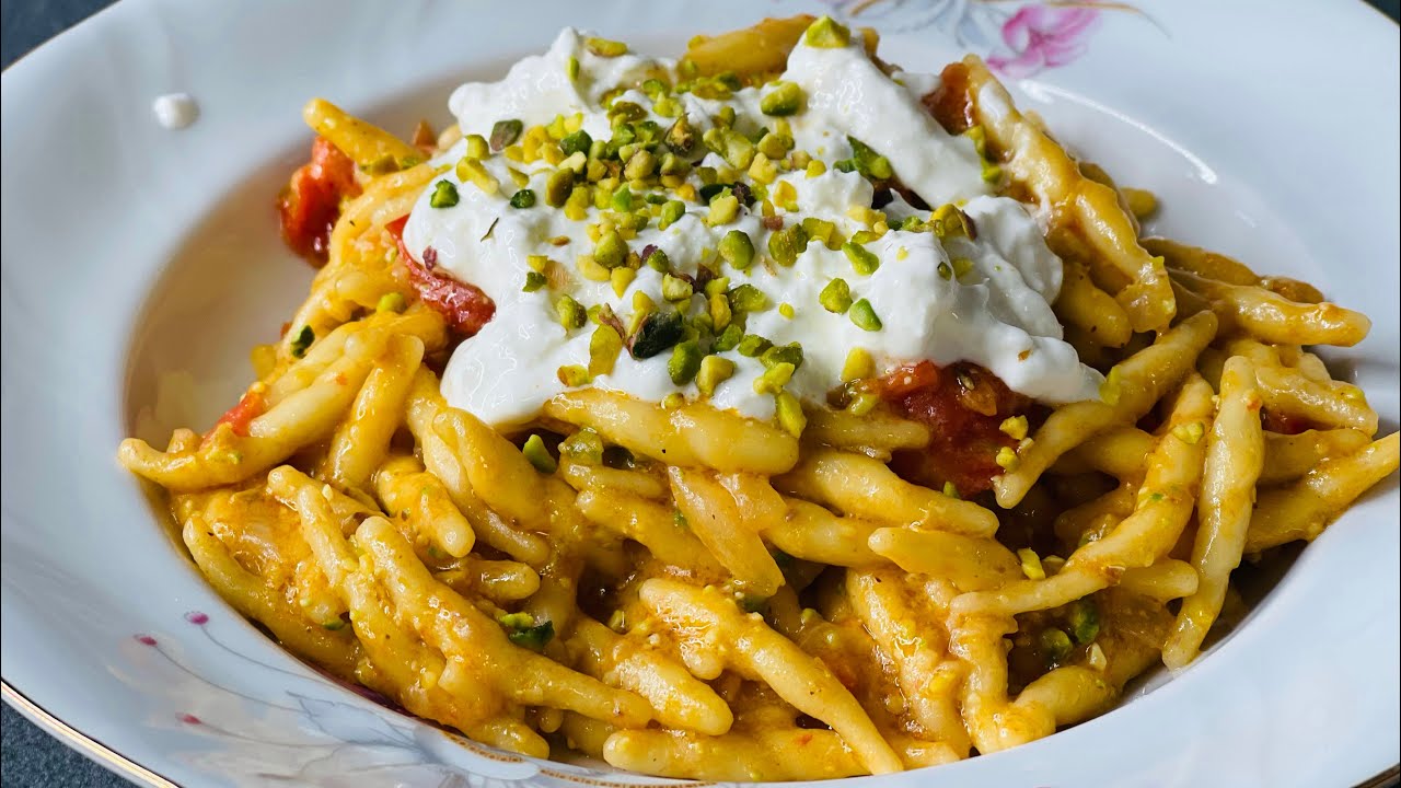 la sicilia a tavola( trofie con pomodorini,pesto di pistacchio e ...