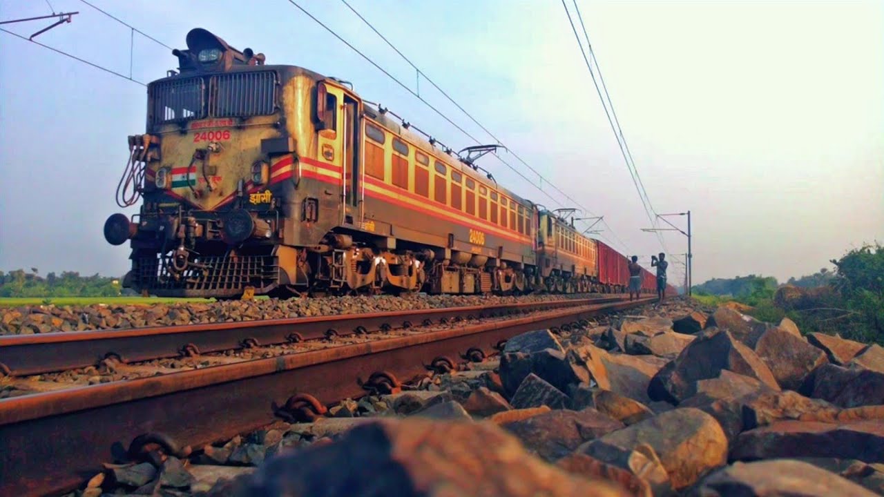 malgadi | Jhansi Twins WAG 5 Hauling Overloaded Wagons Freight Train ...