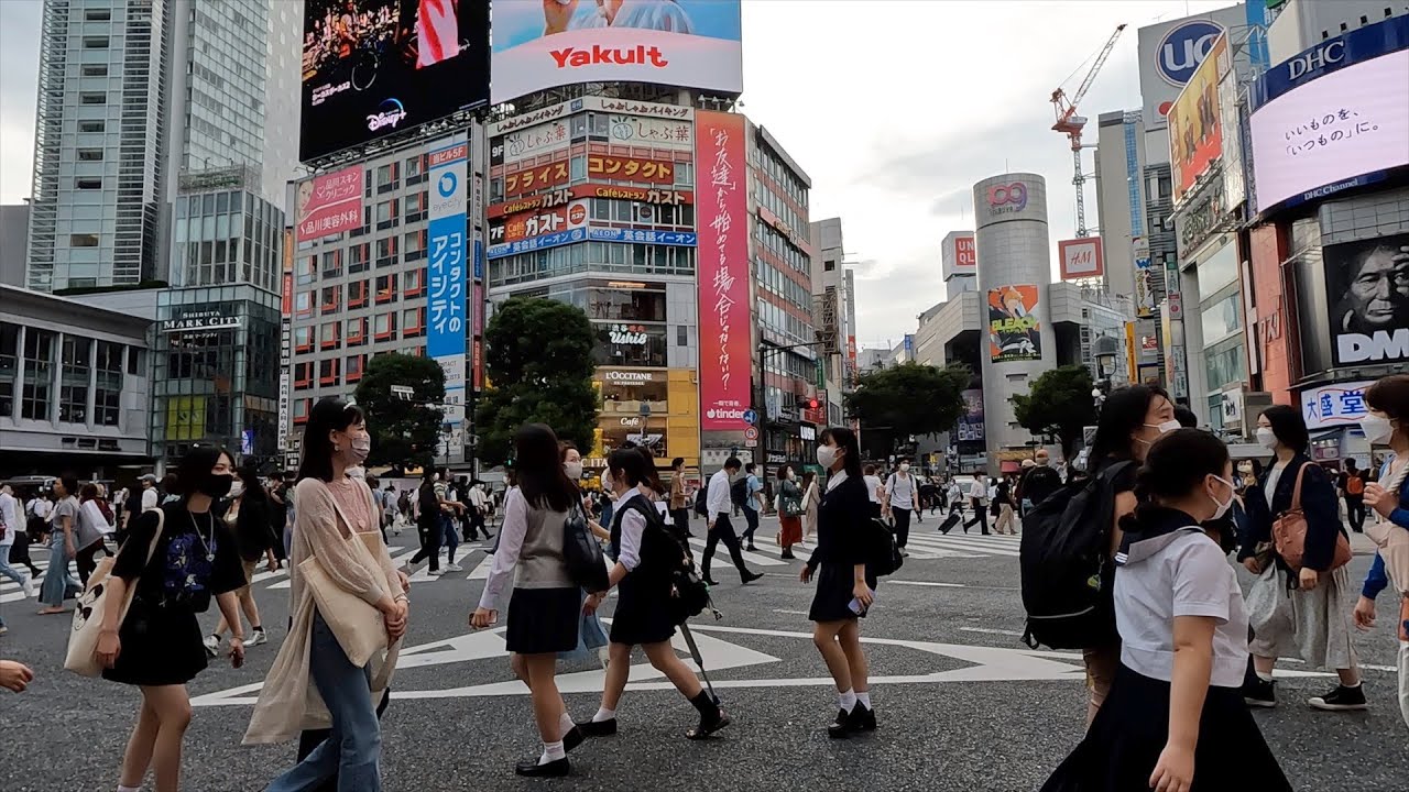 Shibuya in Tokyo has Scramble Crossing.🚶🇯🇵 4K - YouTube