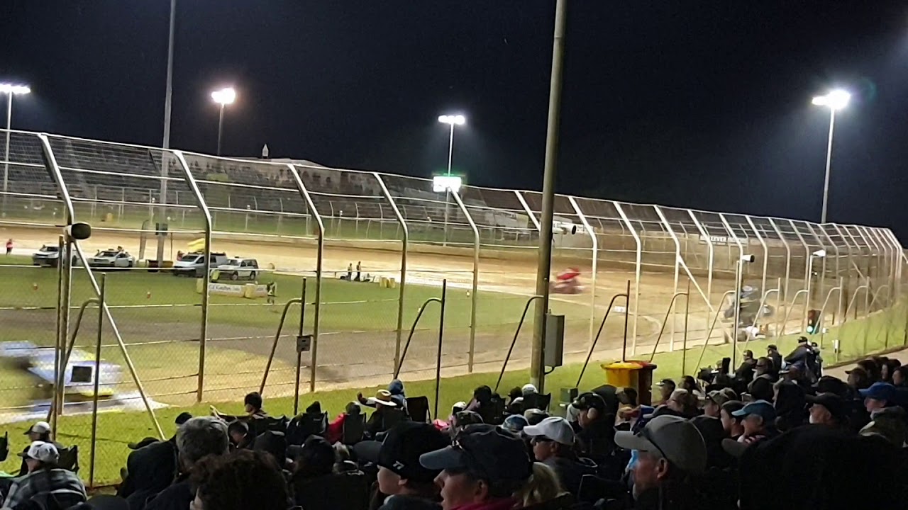 WSS premier speedway Warrnambool rnd 3 A main 2019 - YouTube