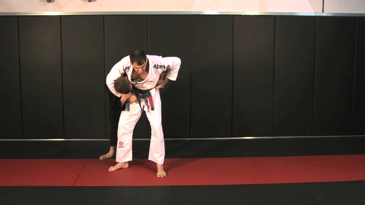 Defense to the standing headlock - YouTube
