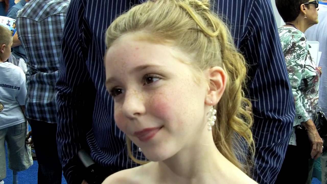 Cozi Zuehlsdorff Dolphin Tale