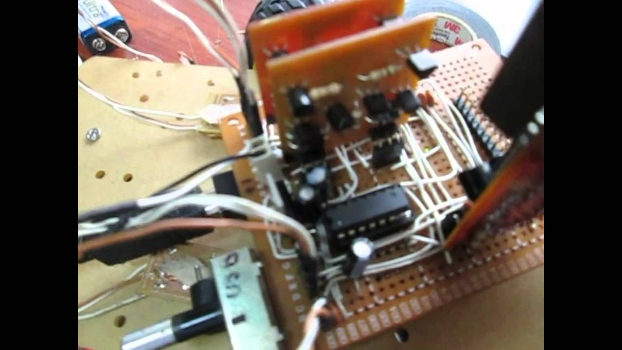 robot seguidor de linea con tacometro con arduino - YouTube