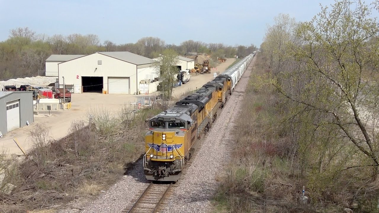 Huge 273 Car UP EMD Powered Manifest - YouTube