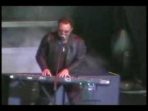 Queensryche - Screaming in Digital Live 2005 - YouTube